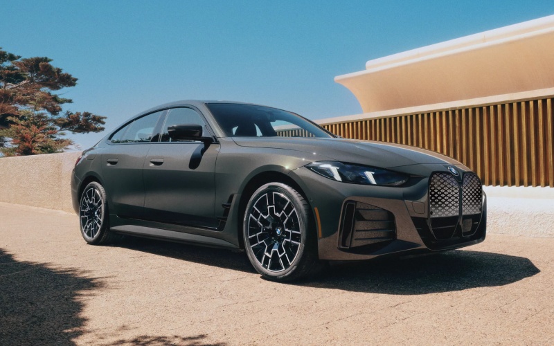 BMW Operating System 8.5 in the 2026 BMW i4 — A Hollywood, CA driver’s ...